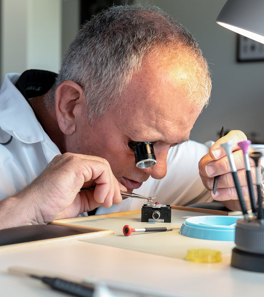 3-hour introductory watchmaking courses and workshops in Switzerland